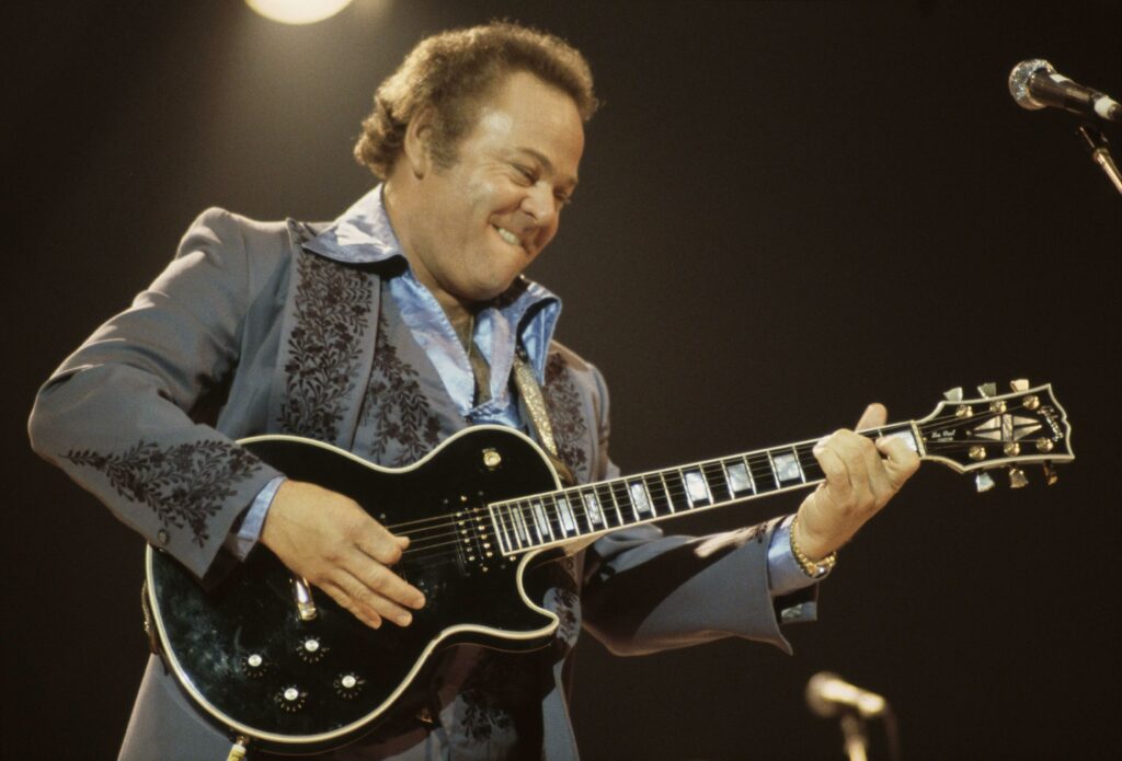 Public Memorial Set For 'Hee Haw' Host, Guitarist Roy Clark - Pollstar News