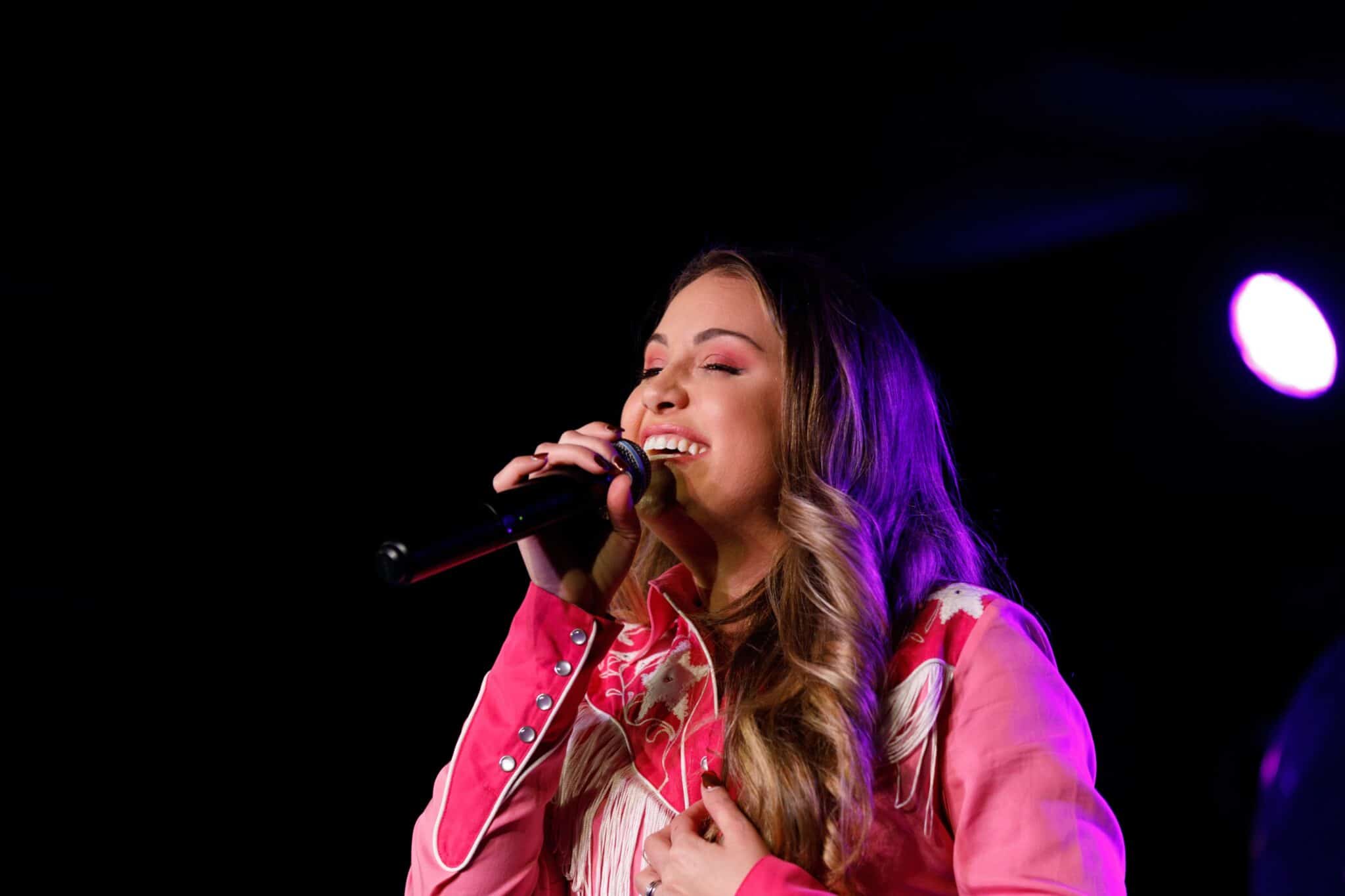 Rising Country Star Alexandra Kay: From TikTok To Tim McGraw - Pollstar ...