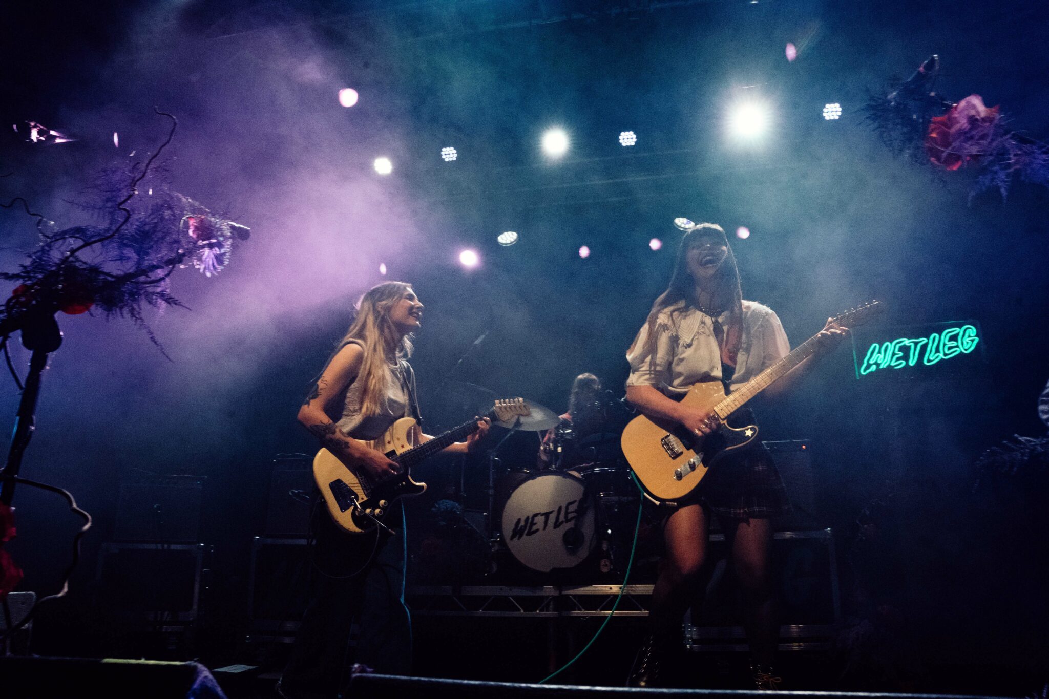 How Wet Leg Buttered Muffins & Conquered The Post-Pandemic World ...