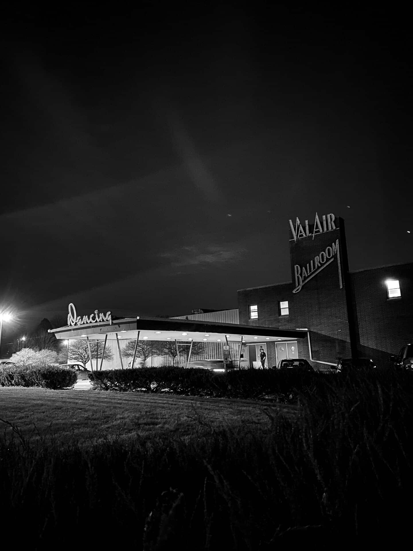 Val Air Ballroom Revamp Up To $12 Million - Pollstar News