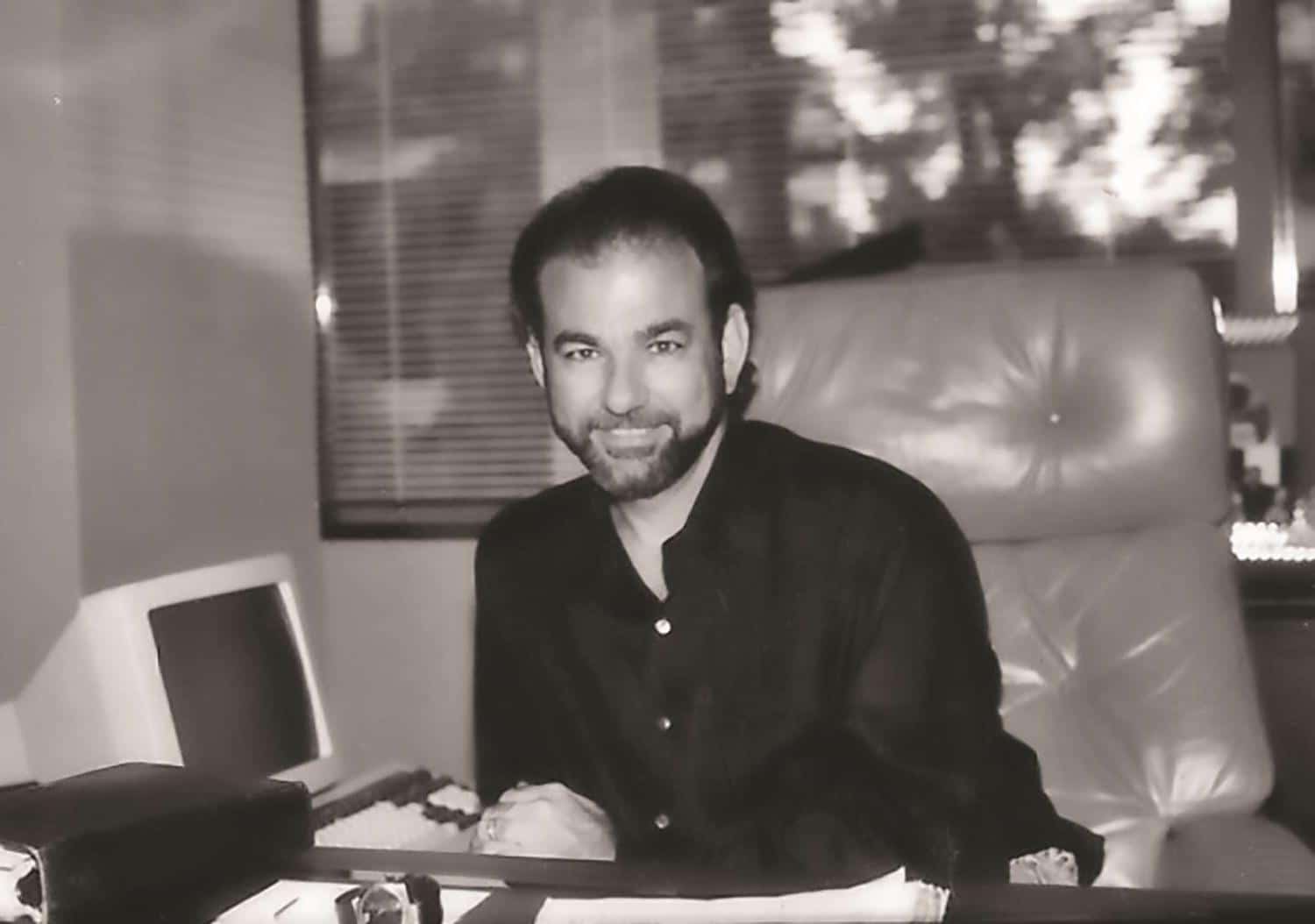 They Don't Make 'Em Like That No More: Louis Messina, His Bus & 50 ...