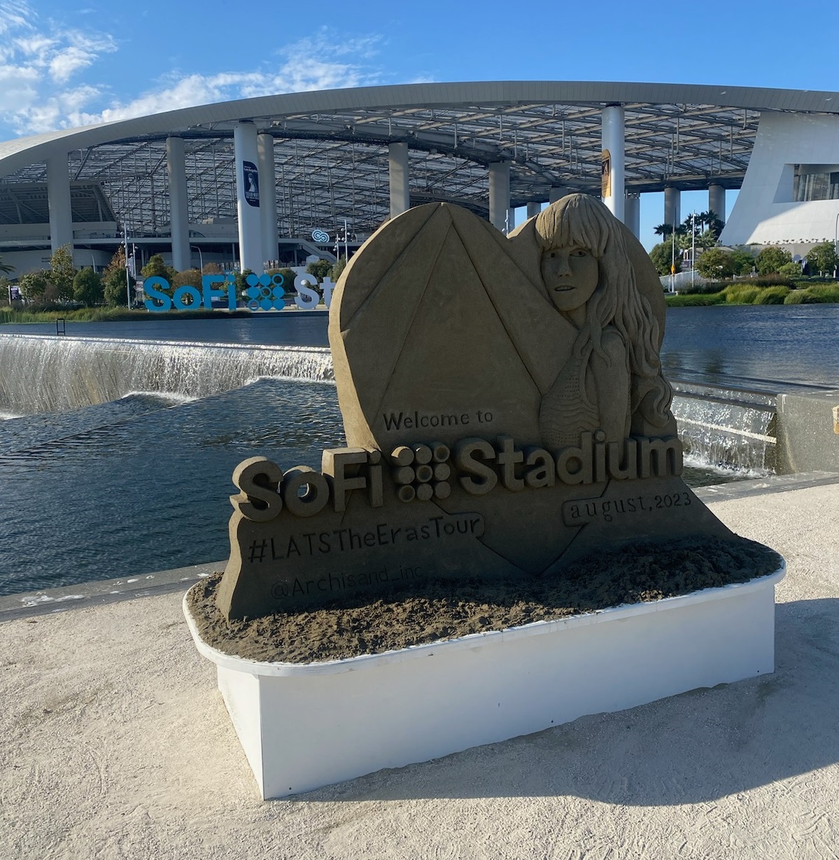 Thousands Of Swifties Flock To SoFi Stadium To Buy Merch - Pollstar News