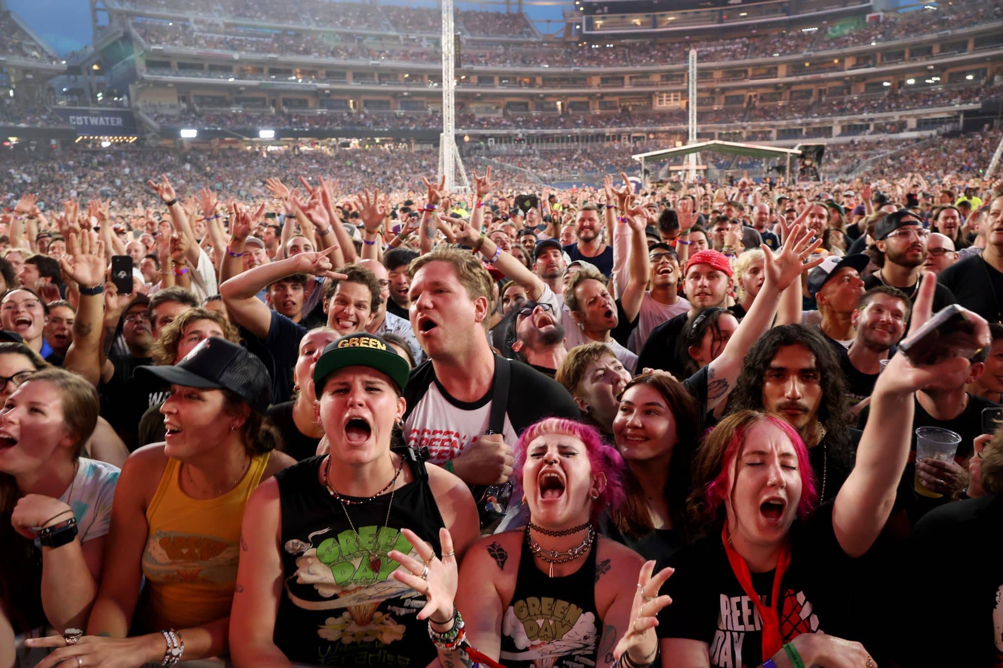 Green Day Kicks Off North American Leg Of 'Saviors' Stadium Tour At ...
