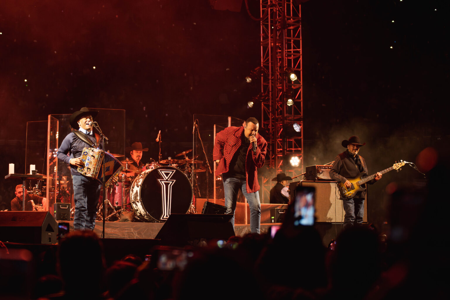Intocable Kicks Off 'Antología Tour' In Mexico City Performing For 35K ...