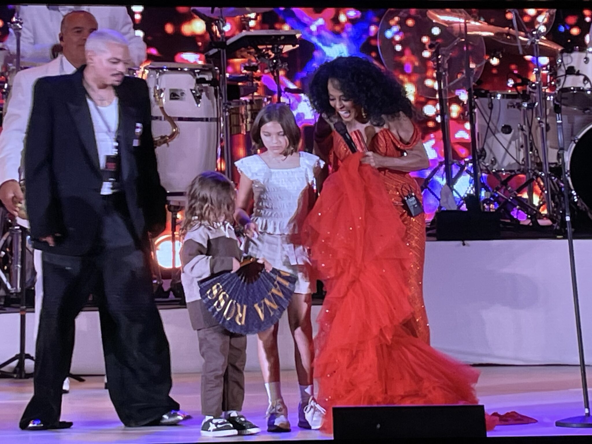 Diana Ross Brings 'Timeless Classics Tour,' Family and Joy To The ...