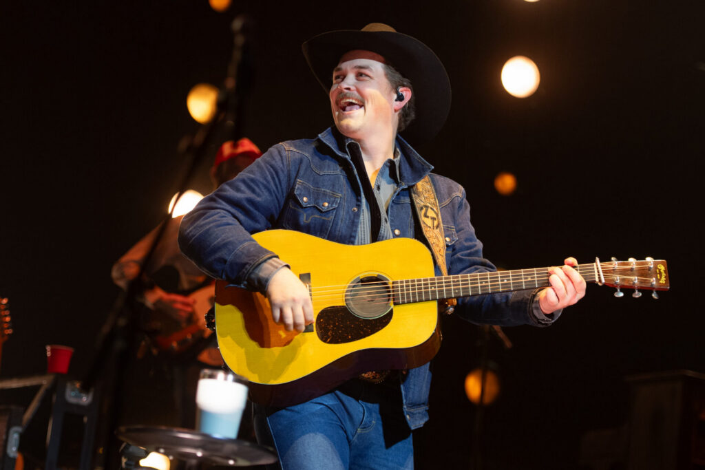 Zach Top Extends ‘Cold Beer & Country Music’ Tour - Pollstar News